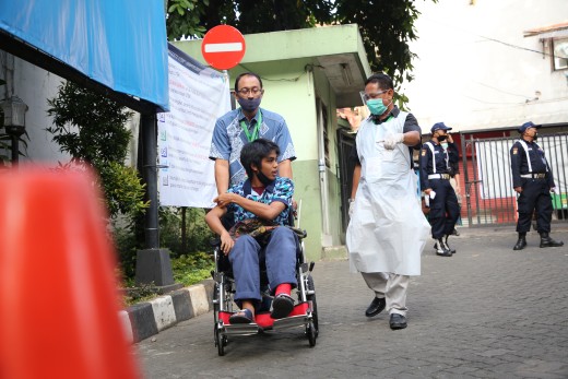 Sakit, Peserta Tetap Semangat Ikuti UTBK 2020 - UPN "Veteran" Jakarta